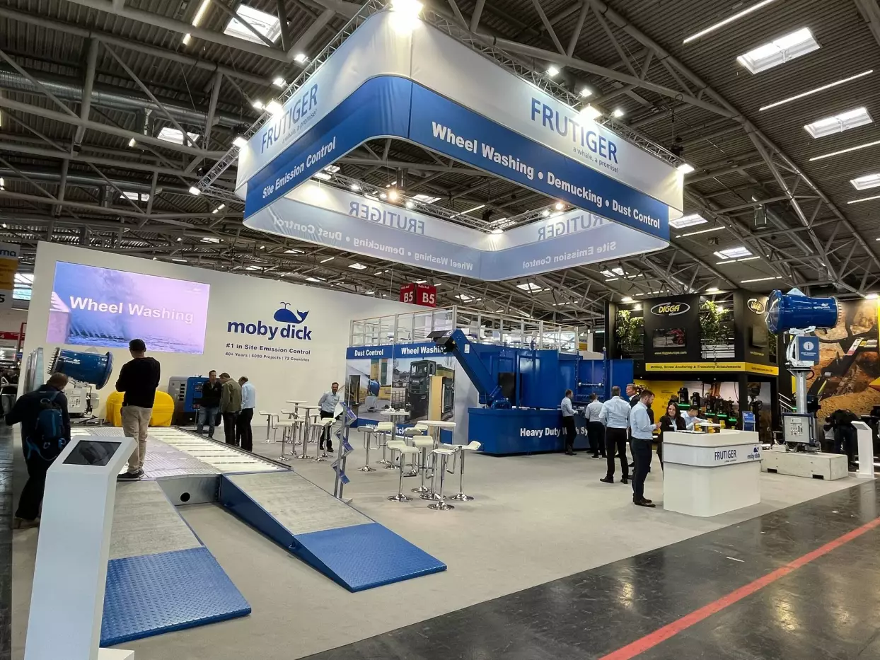 Liebherr // Mobilbagger-Premiere auf der bauma: A 909 Compact & A 911 ...