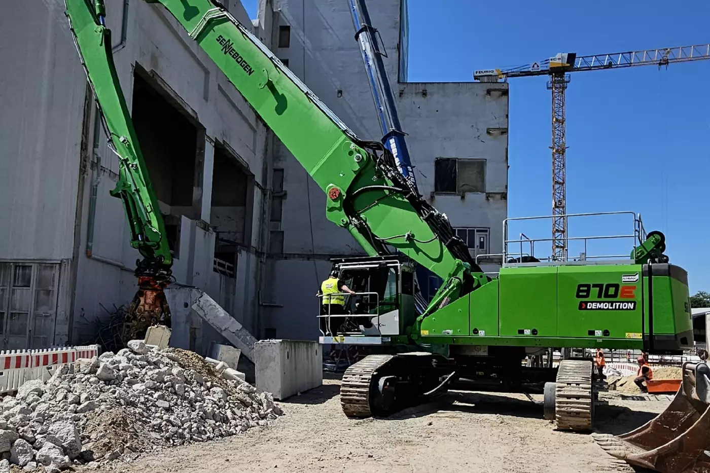 Zeppelin/CAT // Zeppelin mit effizienter Baumaschinentechnik für die ...